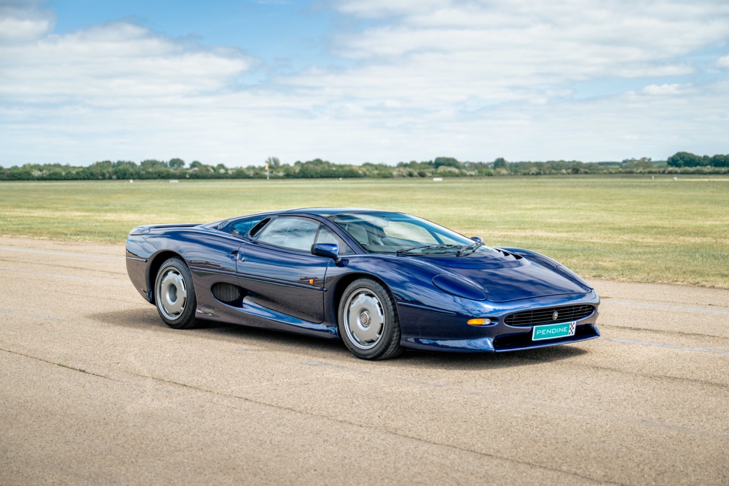 Price Guide: Jaguar XJ220 [UPDATED 2025]